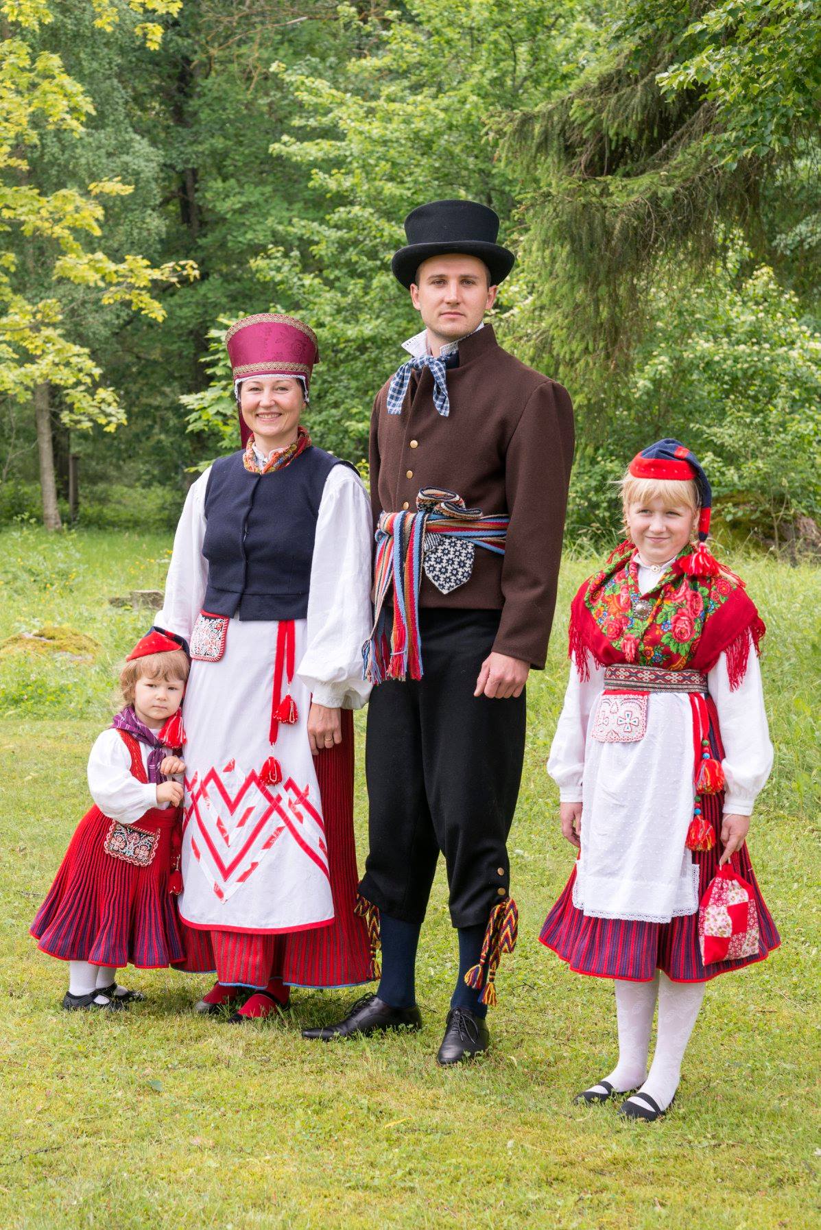 Lecture series of Estonian Folk Costumes - Estonians in Chicago ...